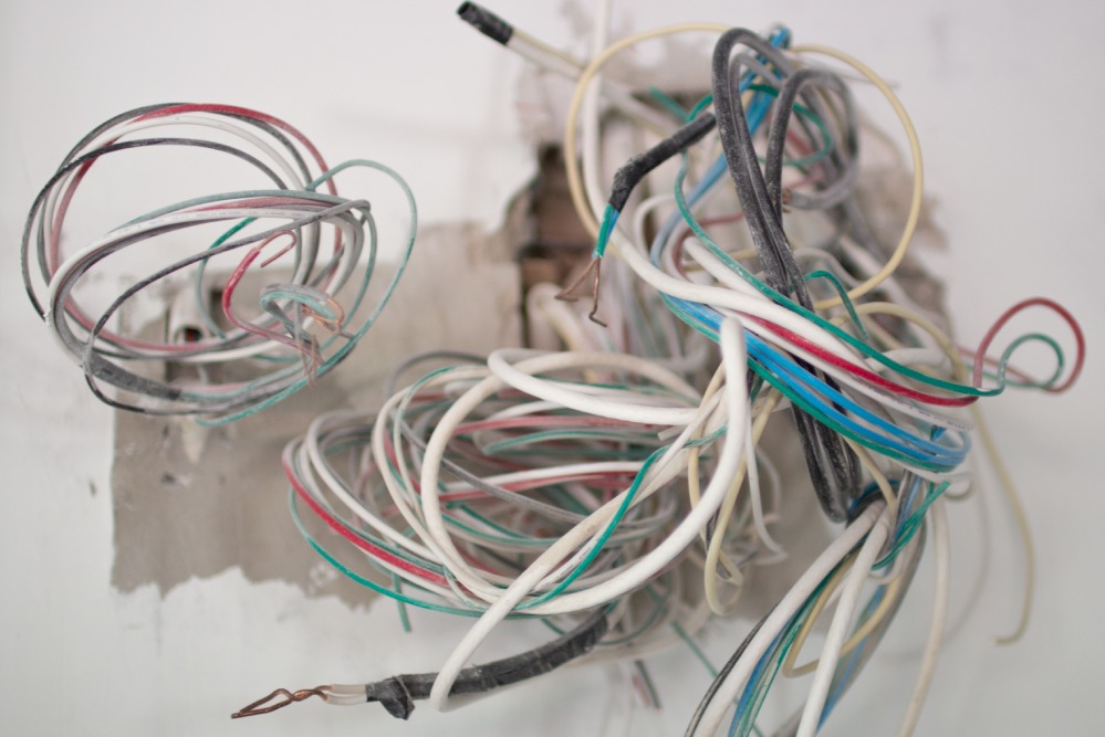 Waarom raken elektrakabels altijd in de knoop? - Gendawin